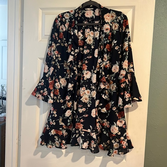 entro | Kimonos & Yukatas | Entro Flowy Navy Blue Floral Ruffle Detail ...